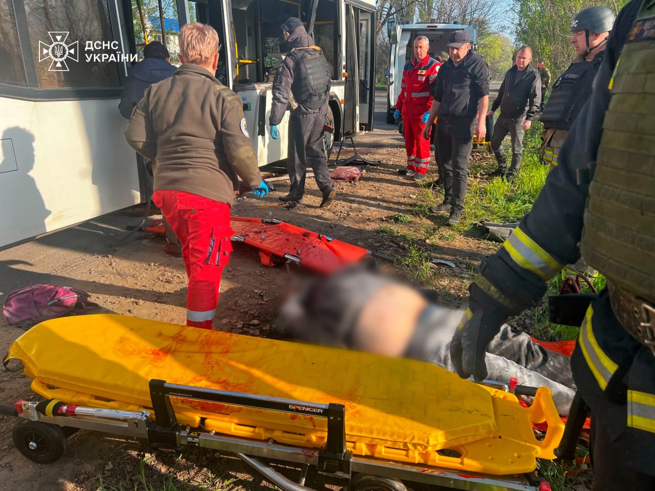 У Марганці оголосили триденну жалобу за загиблими через удар Росії по автобусу. Новини Головного ...