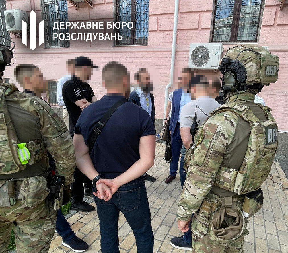 ДБР затримало ексзаступника голови Вищого Господарського суду Читайте на Ukr Net