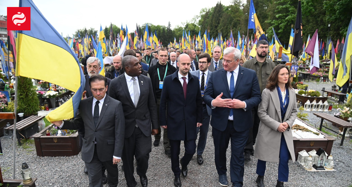 Kaja Kallas and European Foreign Ministers arrive in Ukraine on May 9 ...