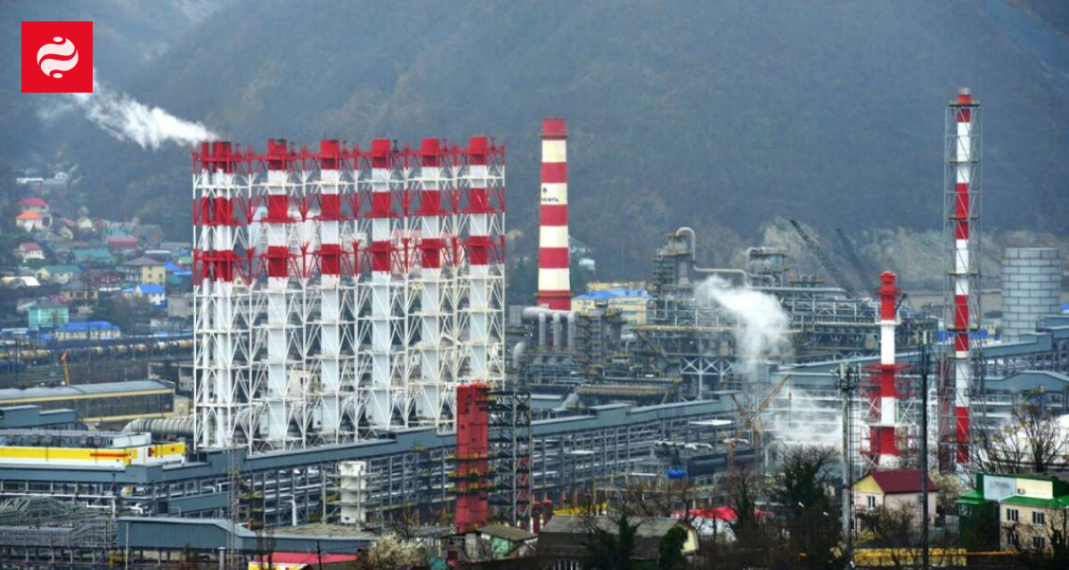 Tuapse refinery and Tamaneftegaz port hit on December 31, video ...
